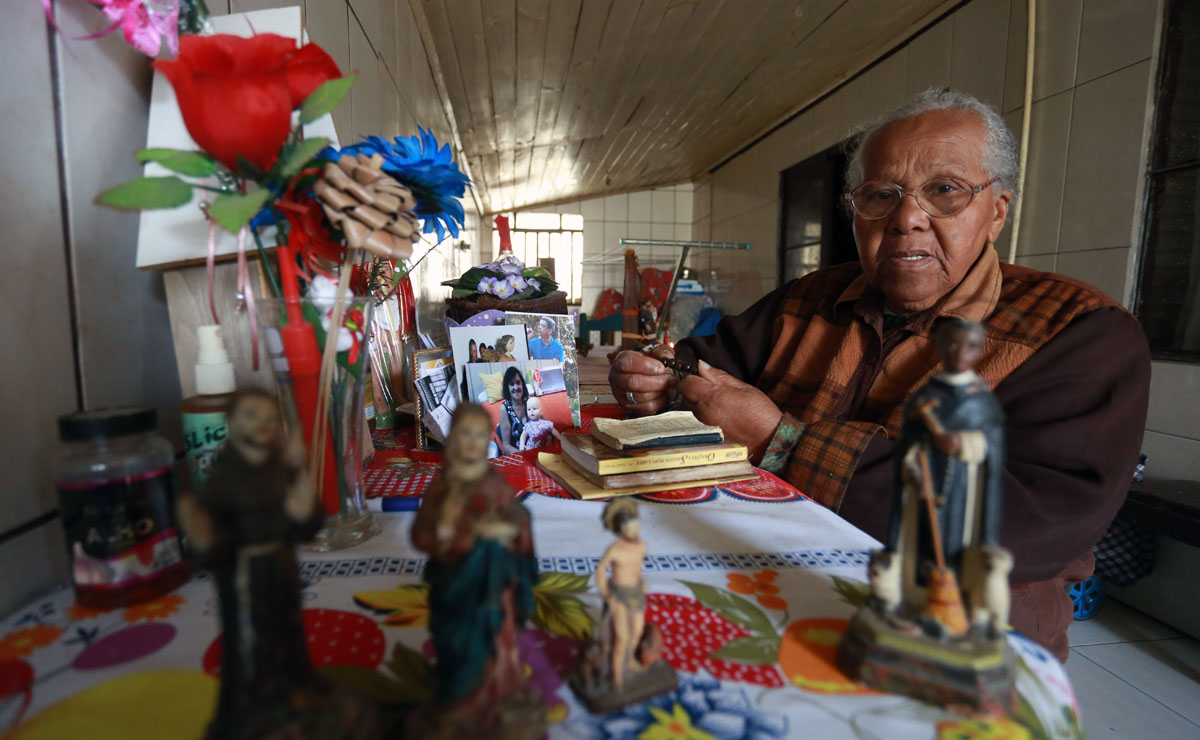 Benzedeiras de Curitiba promovem cura e alívio de doenças pela fé ...