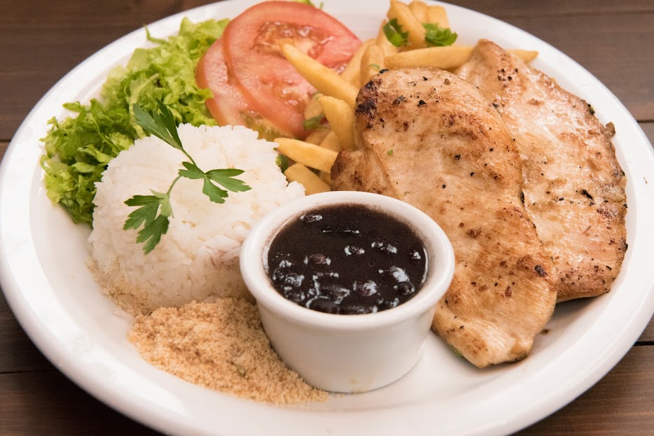 Referência em transmissão de eventos esportivos, restaurante oferece ...