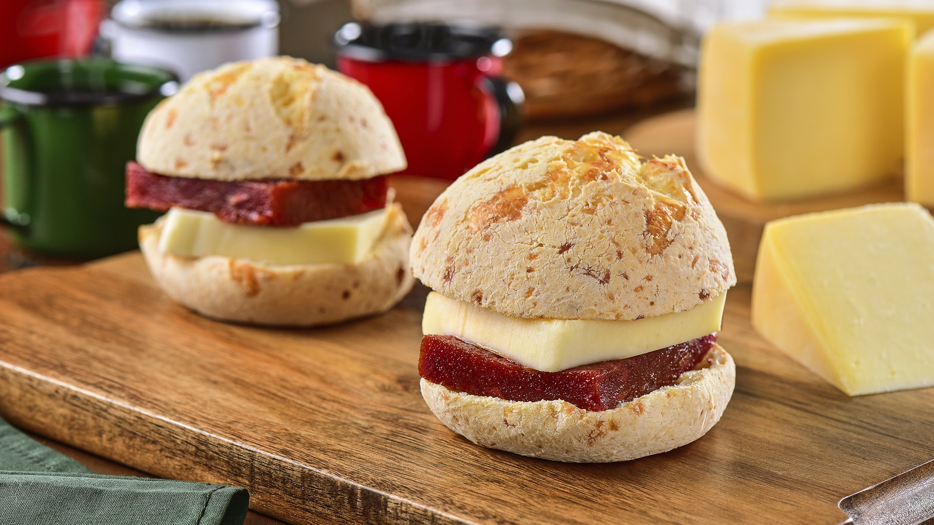 Empório e cafeteria Minas Uai adota o delivery e take away por conta da ...