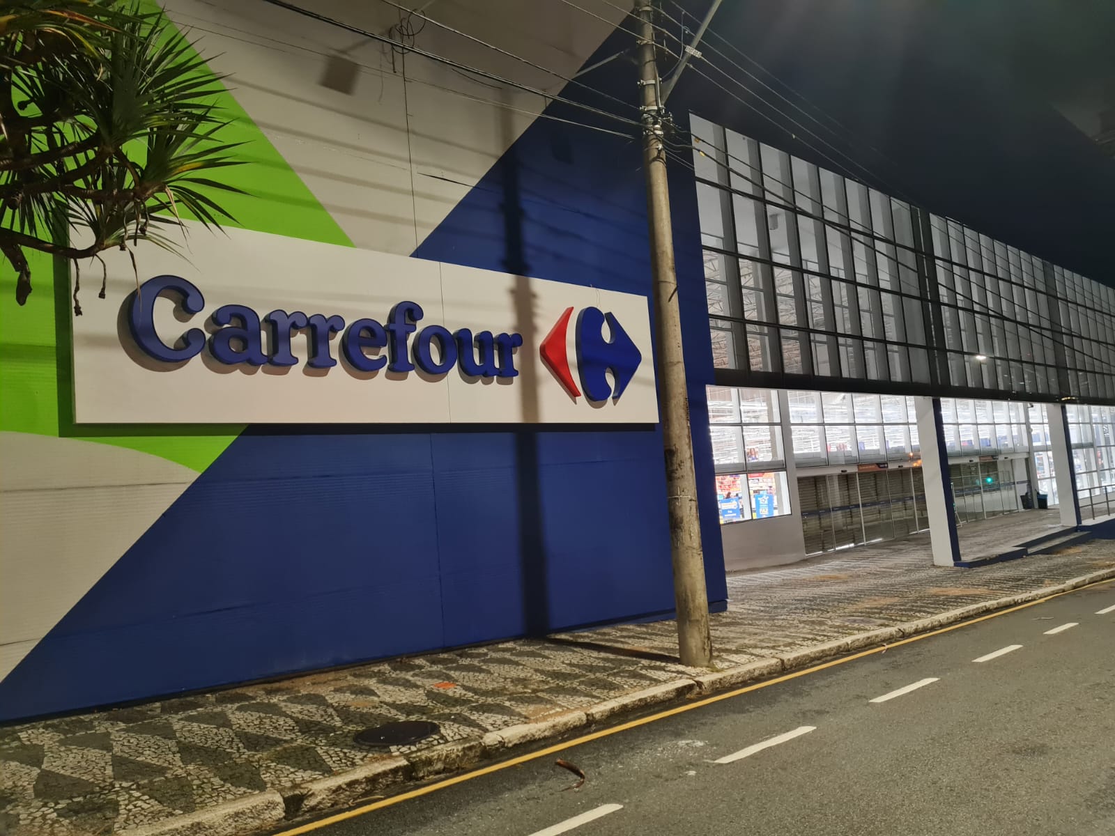 Antigo Walmart do Cabral, que virou BIG, é o novo Carrefour de Curitiba
