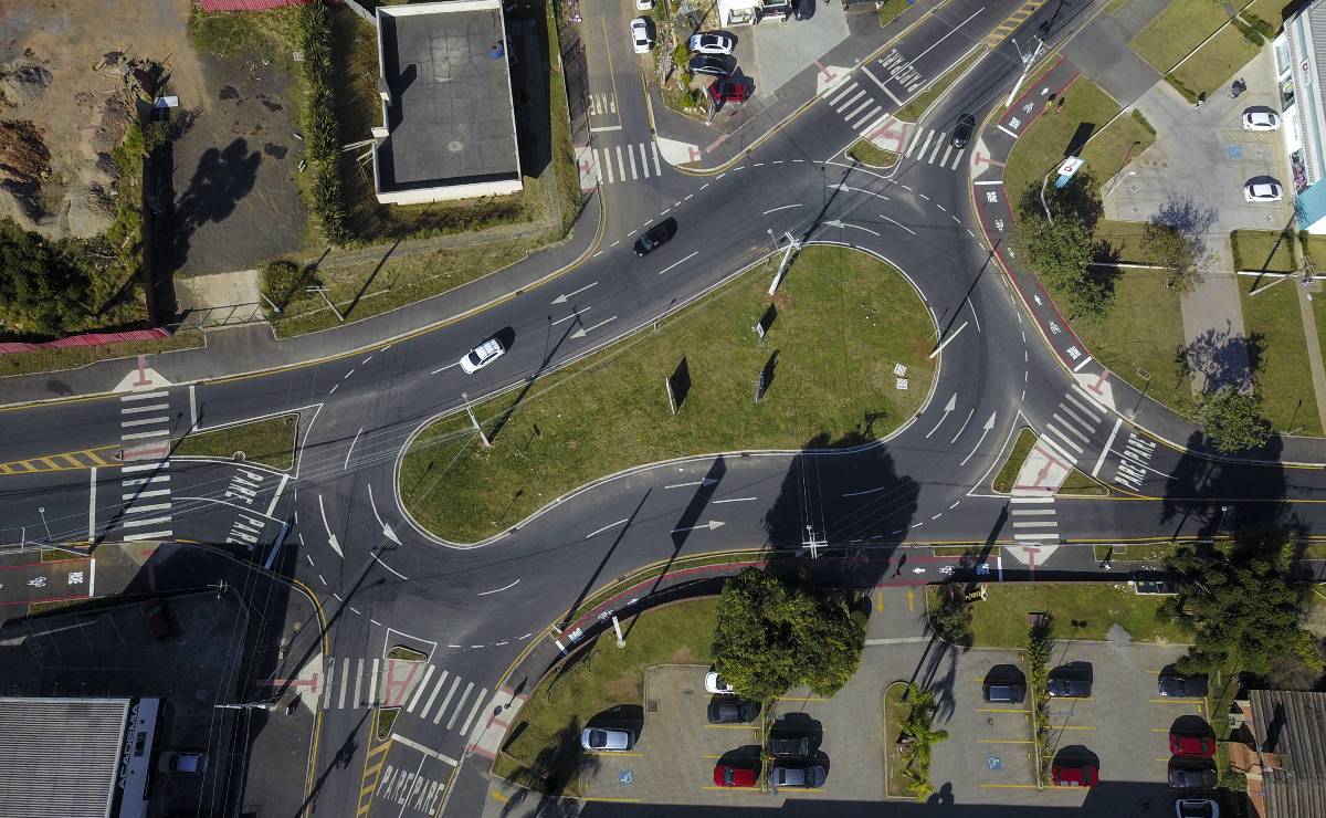 Nova rotatória oval em Curitiba promete melhorar trânsito
