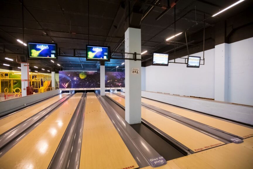 Boliche em Curitiba volta a fazer sucesso; veja onde jogar