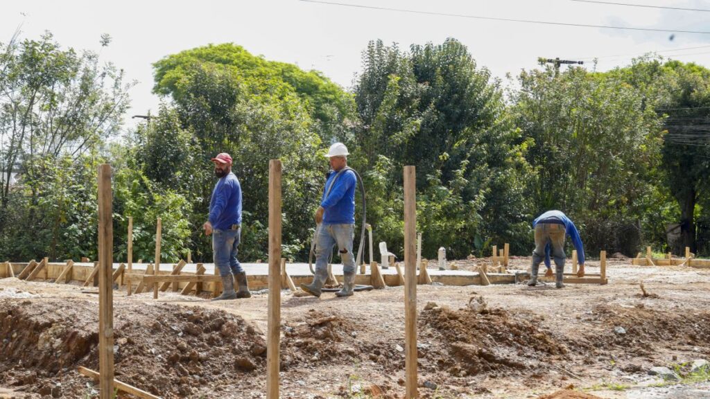 Obras do conjunto da Cohab no maior bairro de Curitiba avançam