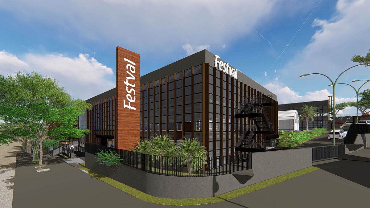 Supermercado de Curitiba inaugura maior loja da rede em prédio histórico