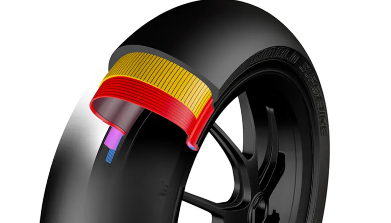 Pirelli traz pneus slick para a categoria GP300 | Tribuna do Paraná