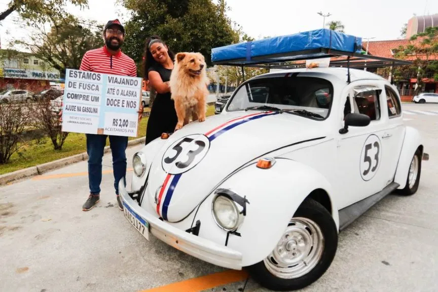 Fotógrafo viaja de Fusca com esposa e a cachorra rumo aos EUA