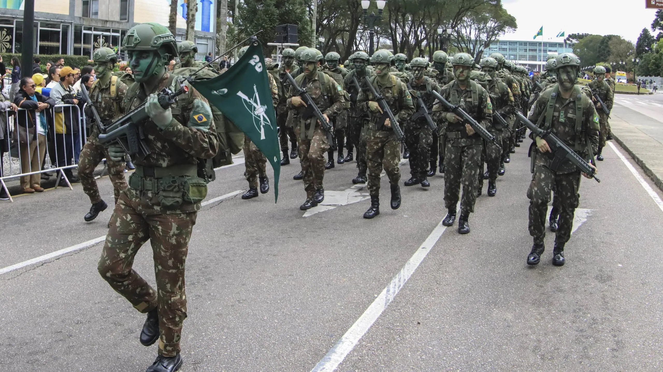 Alistamento militar obrigatório para jovens que completam 18 anos em ...