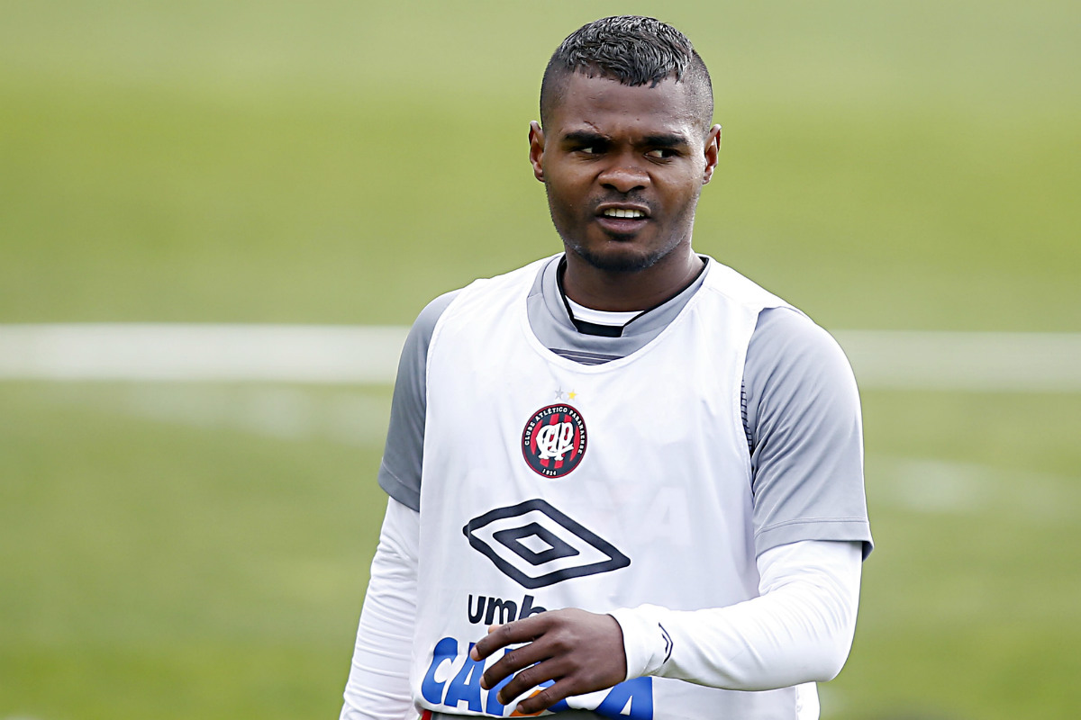 Recuperado, Nikão deve reforçar o Atlético-PR contra o Atlético-GO ...