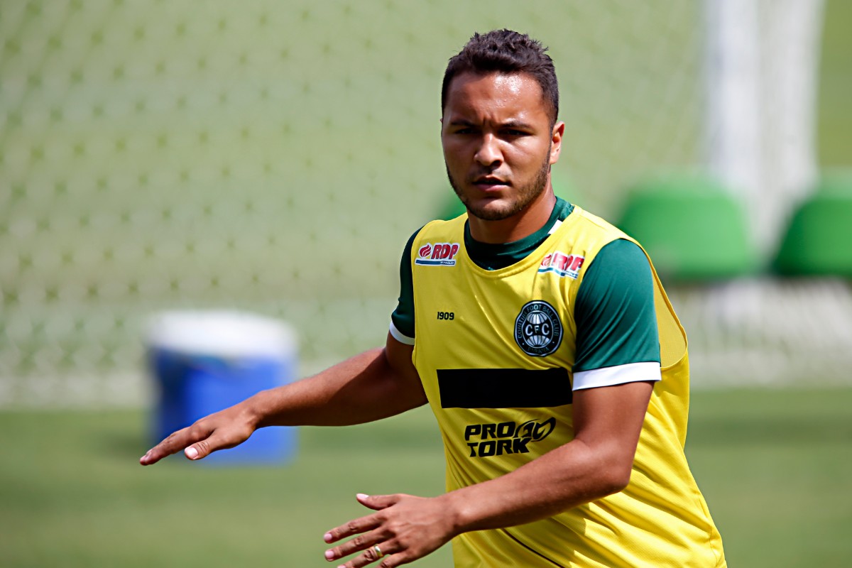 Coritiba aproveita parada da Copa América pra avaliar o elenco ...