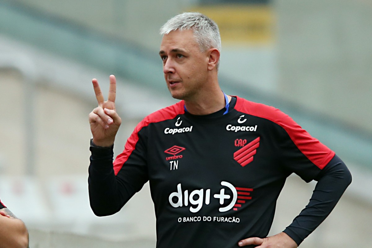 Mesmo sem vencer fora, Tiago Nunes colhe frutos no Athletico em 2019 ...
