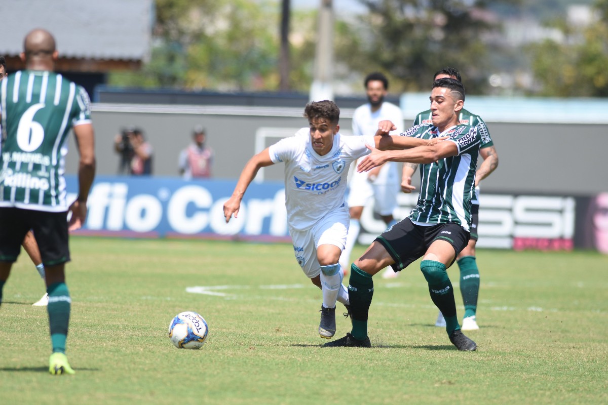No Coritiba, Pastana defente Vitor Carvalho e Thalisson Kelven