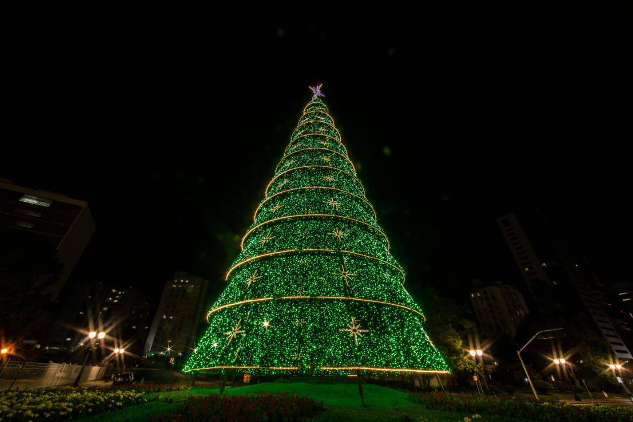 Decoração de Natal de Curitiba é inaugurada oficialmente nessa sexta