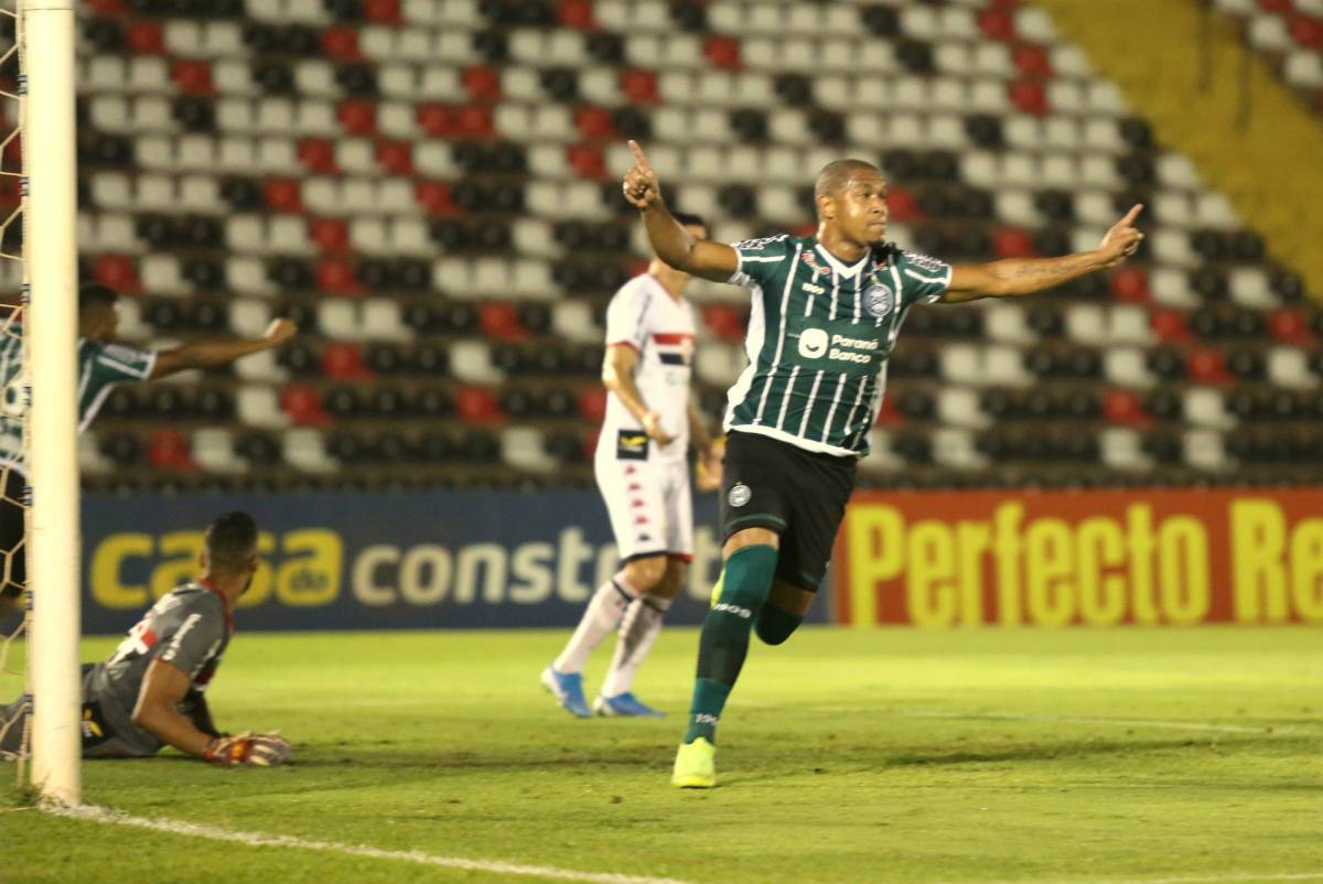 Rodrigão encerra jejum e volta a ser decisivo pro Coritiba