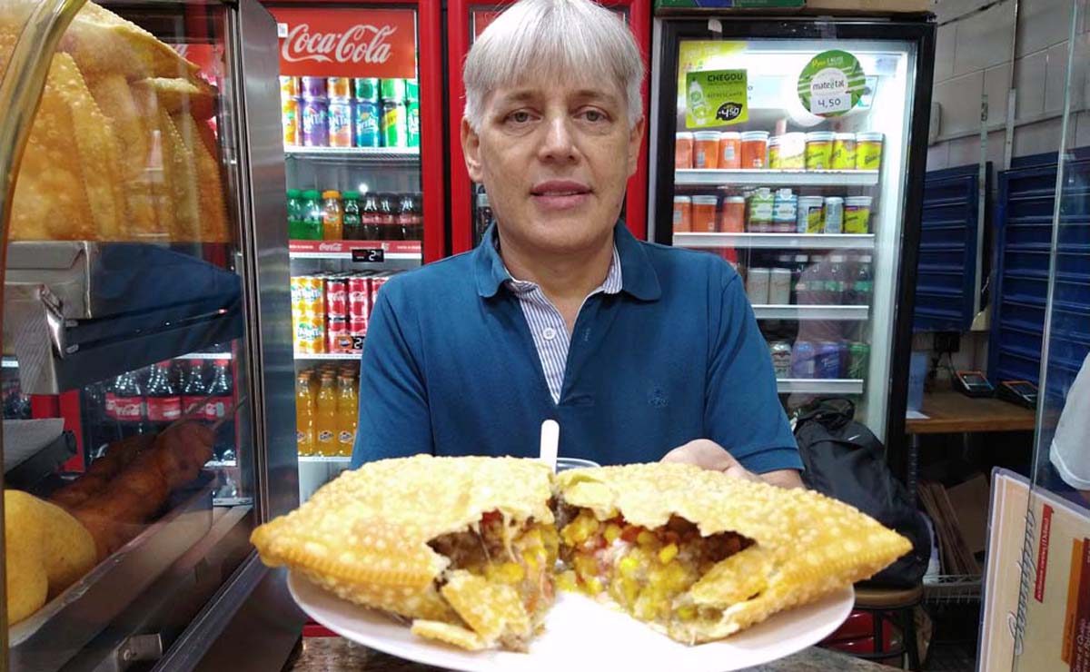 Pastelaria Brasileira faz pastel mais tradicional de Curitiba há 62 anos