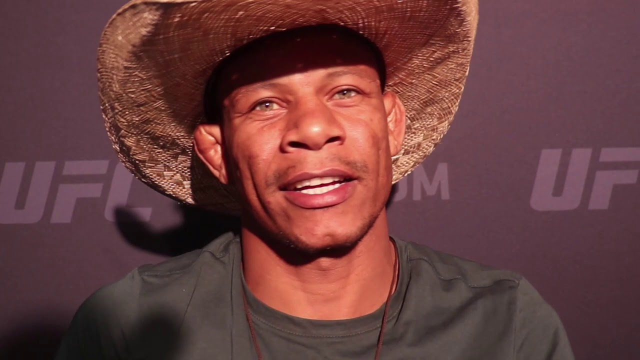Pai de dez, Alex Cowboy comemora fase: "O UFC mudou a minha vida"