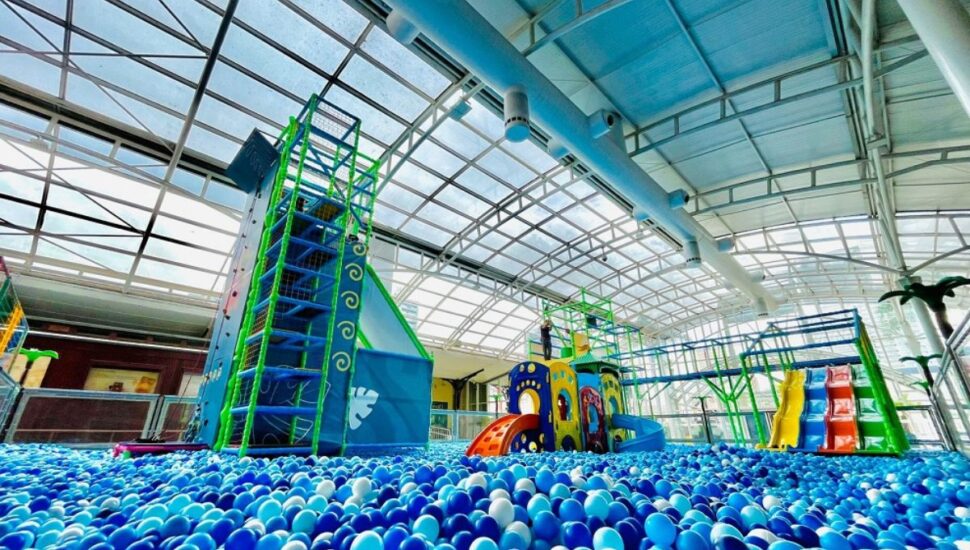 Férias: Shopping de Curitiba inaugura parque com tirolesa de oito metros