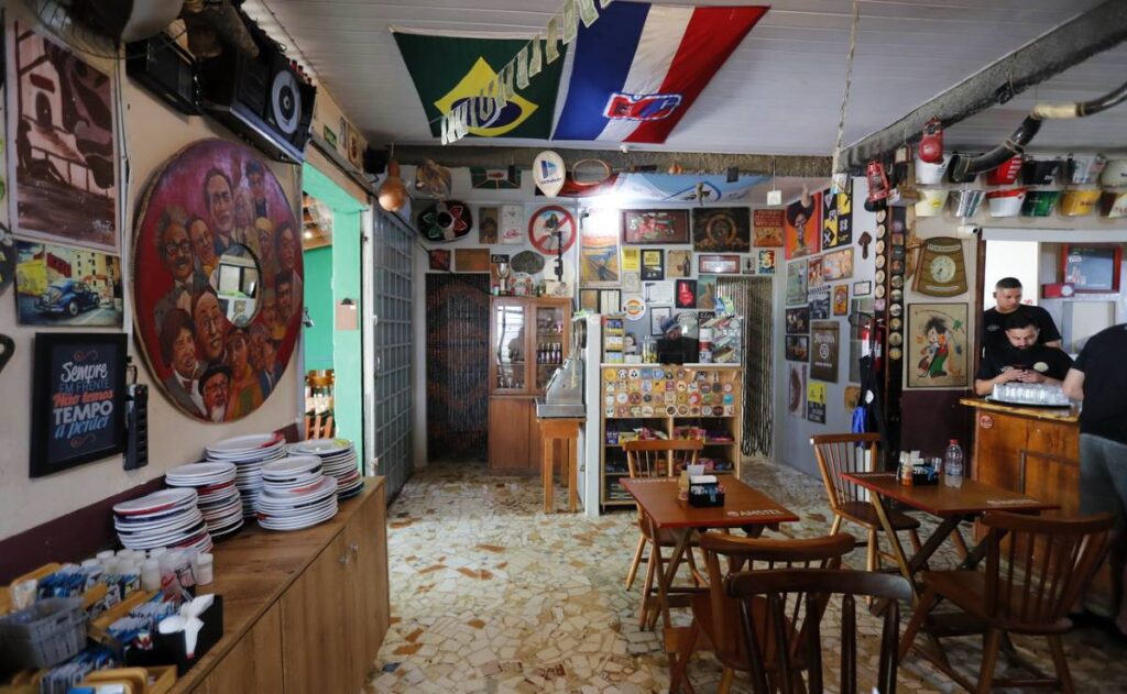 Bar raiz em bairro de Curitiba é especialista em cerveja e petiscos