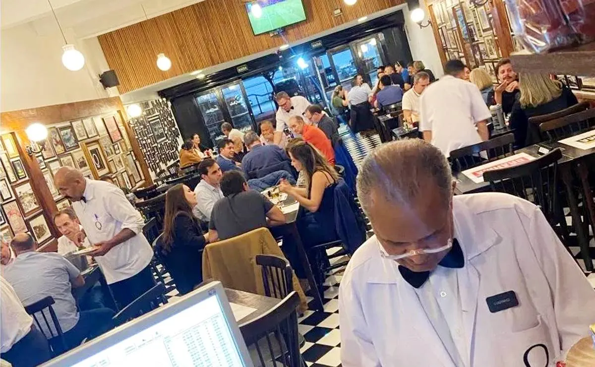 Bar mais democrático de Curitiba é sucesso com petiscos e bebida de ...