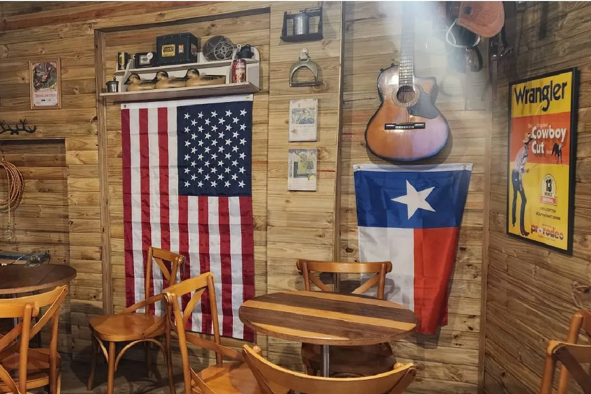 Bar em Curitiba é o Texas no Brasil com música e estilo americano